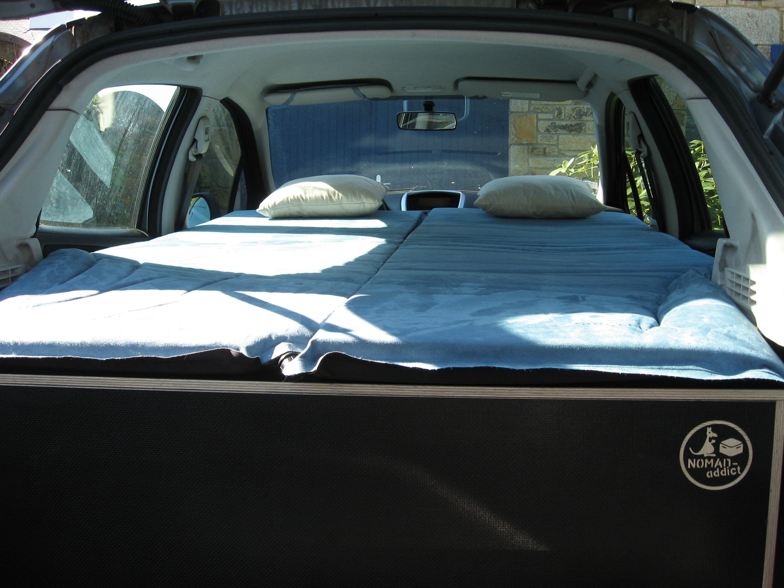 2 Aménagement pour installer un lit et dormir dans son véhicule sa ...